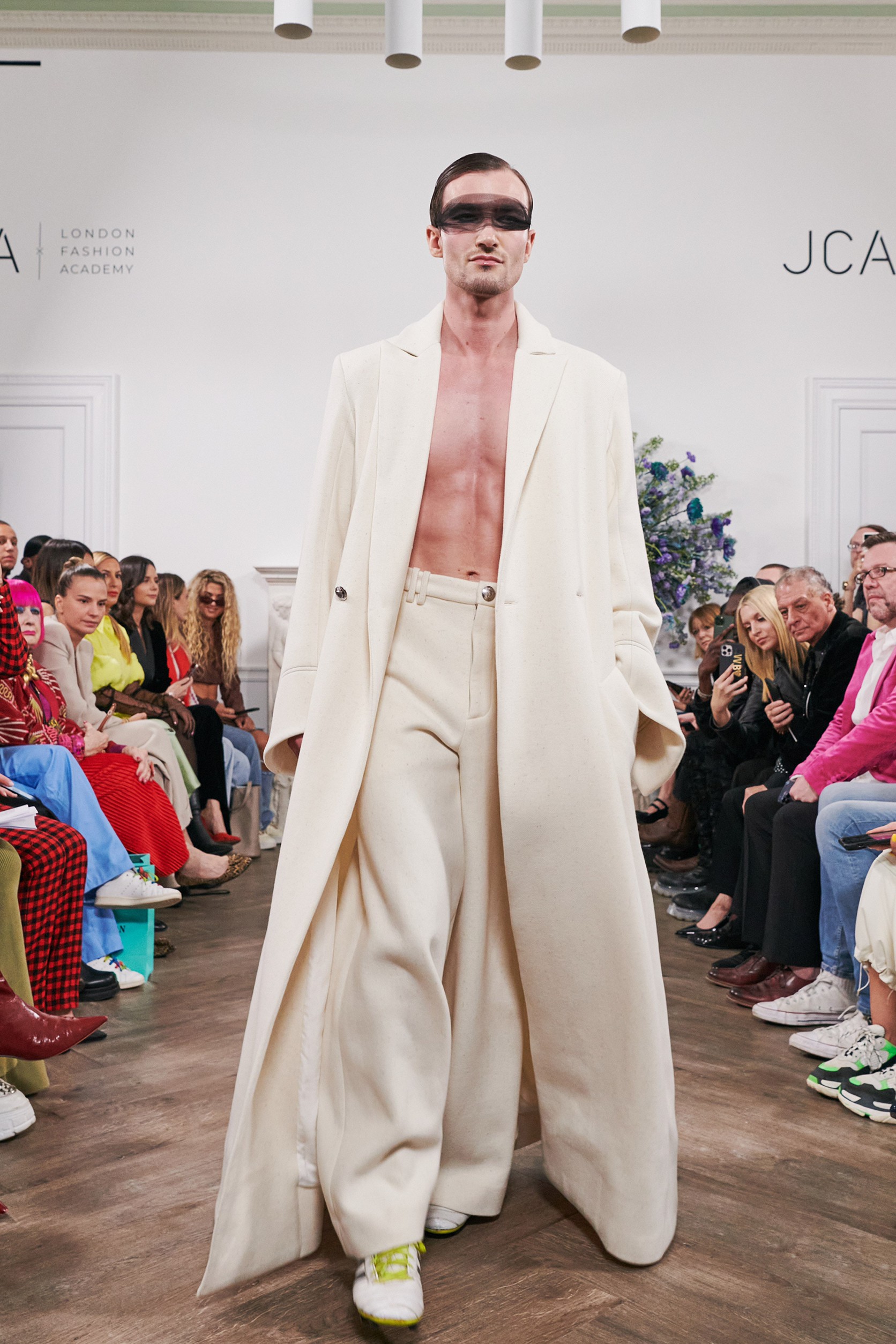 ม้วนผมออกจากบ้านไปเลย! แบรนด์ใหม่ไฟแรงสร้างสรรค์แฟชั่นที่ทั้งเรียบง่าย ...