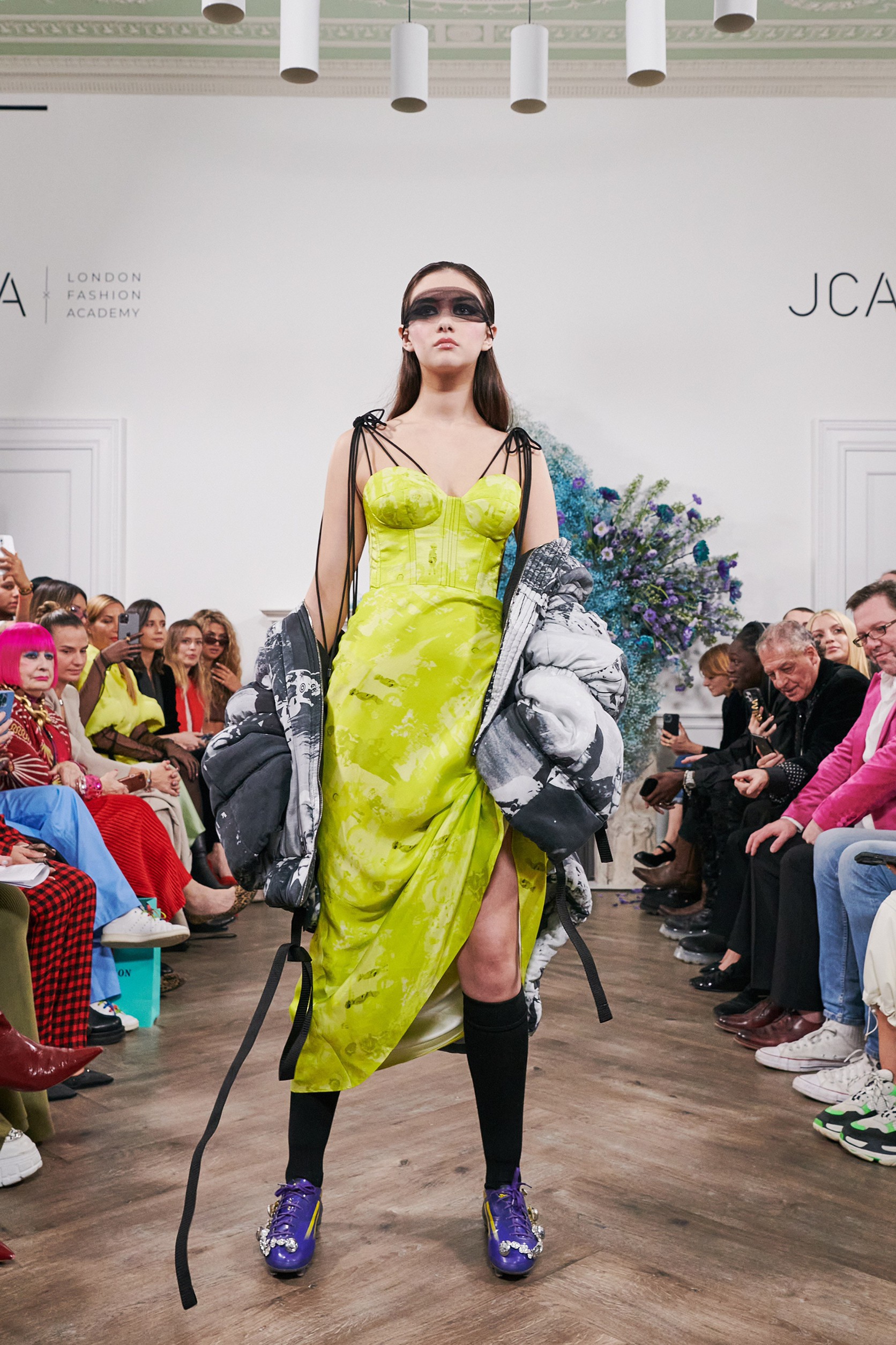 ม้วนผมออกจากบ้านไปเลย! แบรนด์ใหม่ไฟแรงสร้างสรรค์แฟชั่นที่ทั้งเรียบง่าย ...