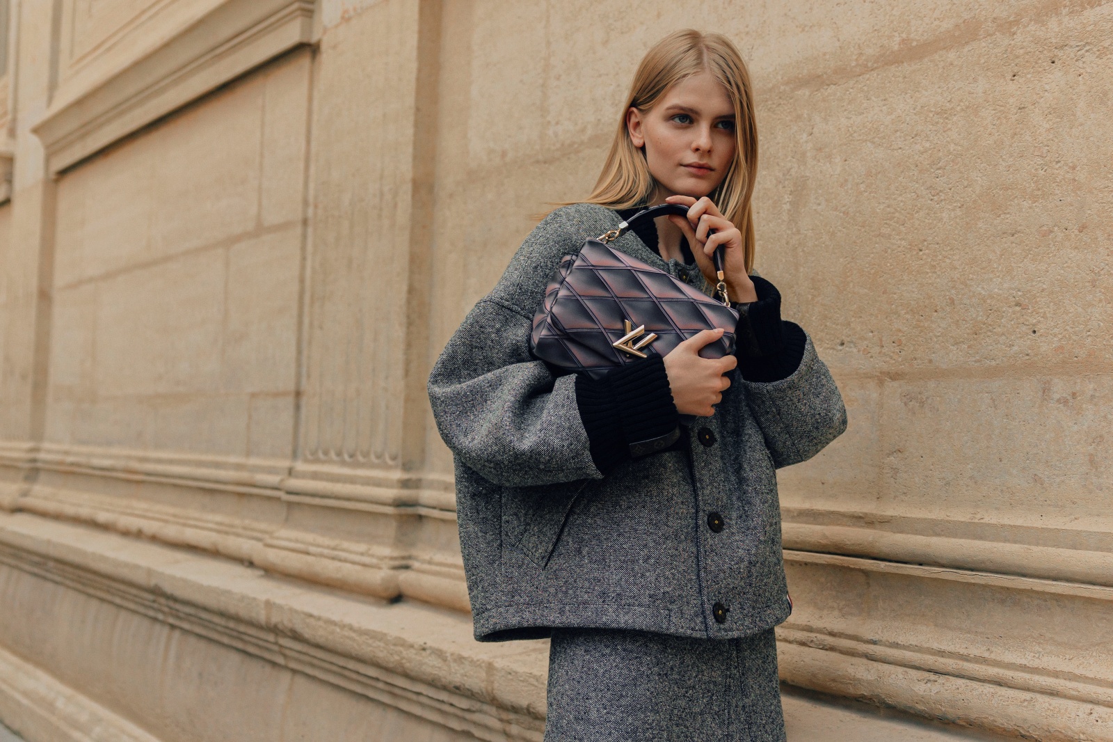 เจาะลึกกระเป๋า GO-14 จาก Louis Vuitton ผลงานที่สะท้อนความประณีตของช่าง ...