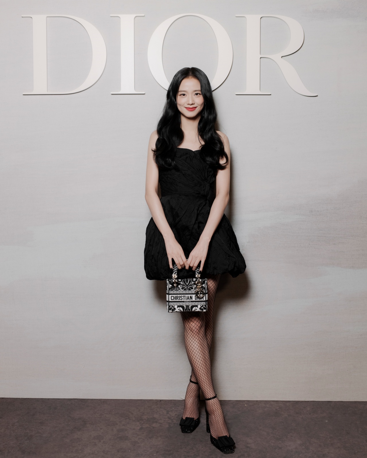 นี่คือไอเท็มเมกอัพทั้งหมดที่ จีซู Blackpink ใช้สำหรับร่วมชมโชว์ Dior ...