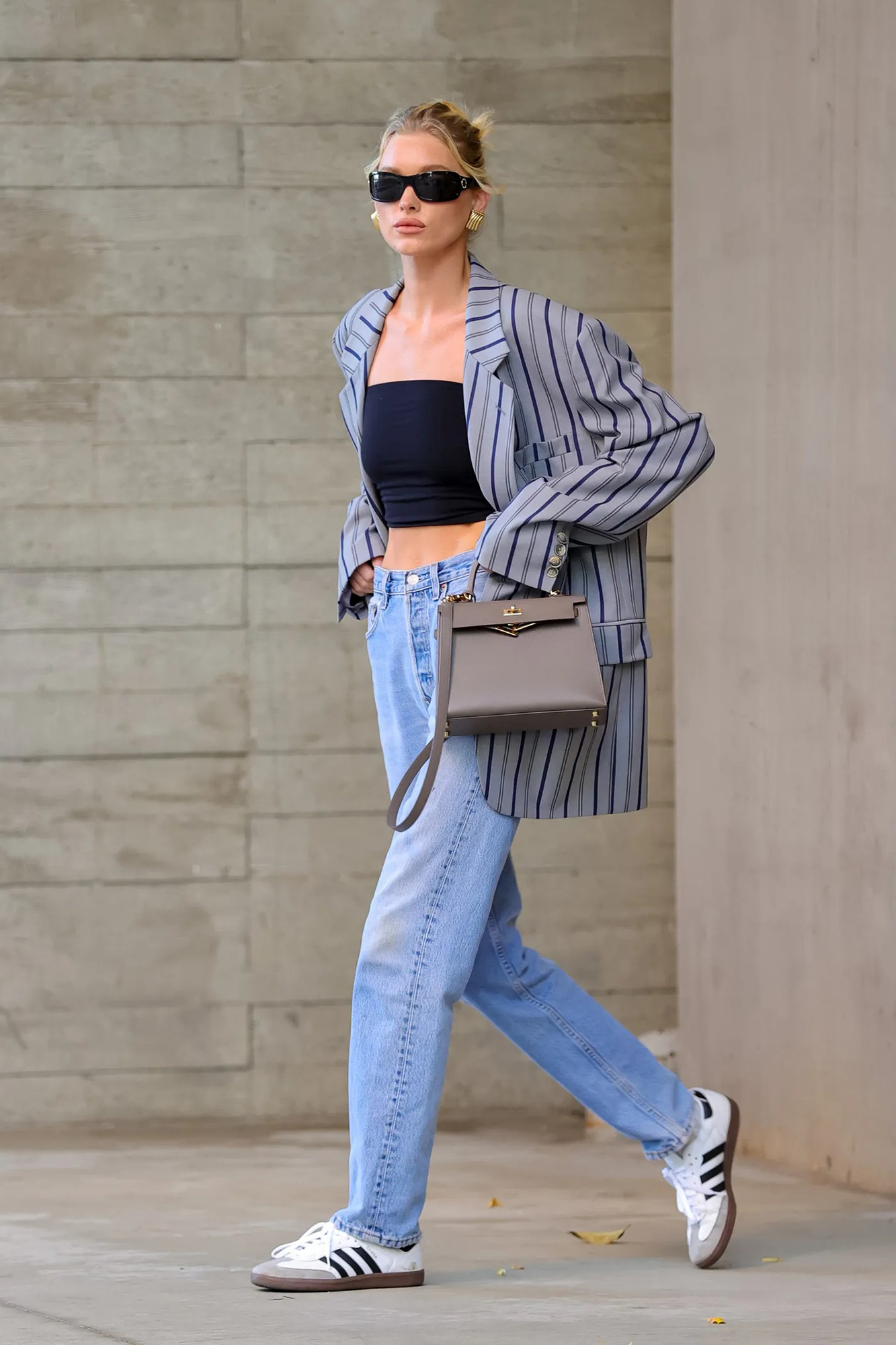 สำรวจเทรนด์สนีกเกอร์ล่าสุดของปี 2023 เพื่อให้ลุคของคุณมีสไตล์ไม่แพ้ใคร